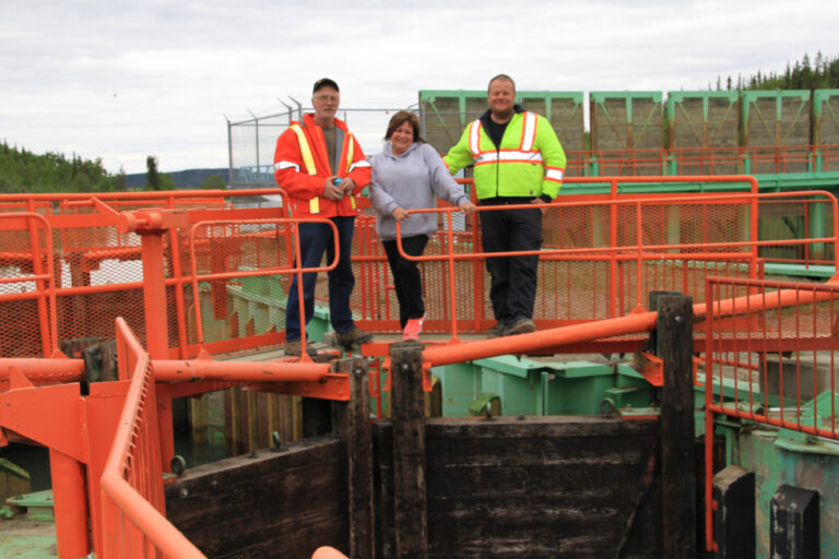 How to use the Yukon River boat lock – The ExploreNorth Blog