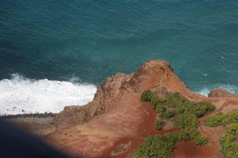 A bucket-list helicopter tour of Kauai – The ExploreNorth Blog