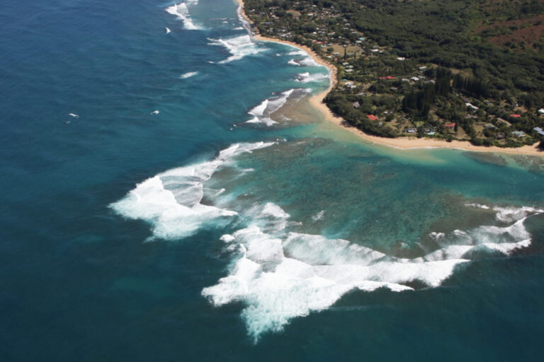 A bucket-list helicopter tour of Kauai – The ExploreNorth Blog