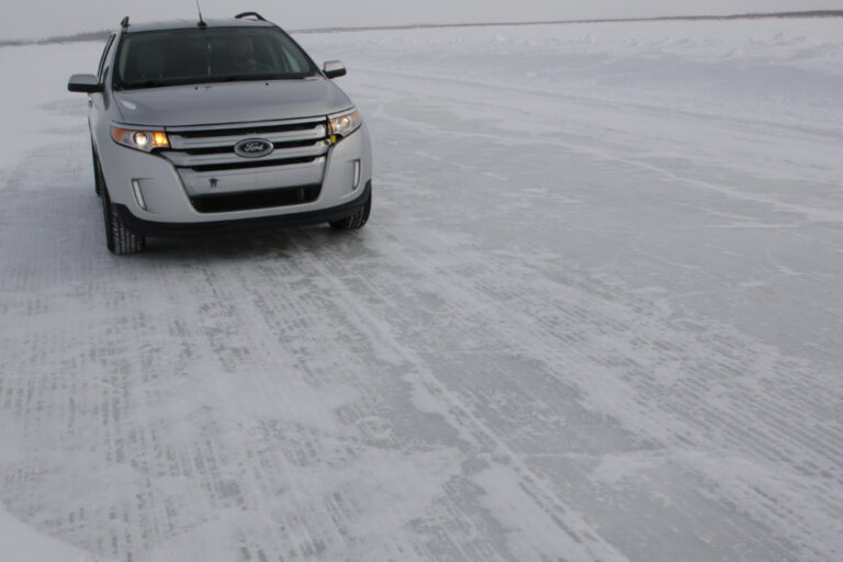 Driving the ice road from Inuvik to Aklavik, NWT – The ExploreNorth Blog