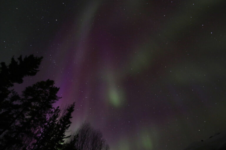 A brief but intense aurora show – The ExploreNorth Blog